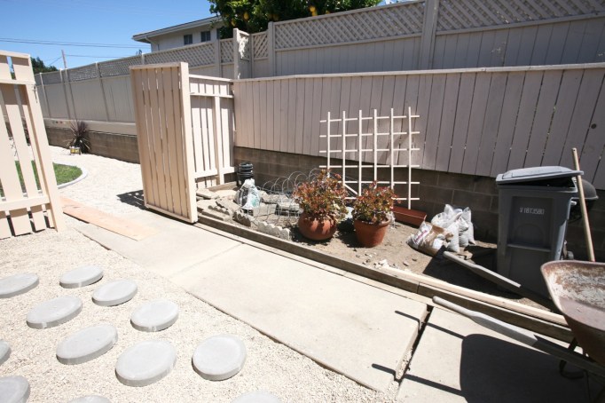 Corrugated Polycarbonate Privacy Fence – SUBURBAN POP